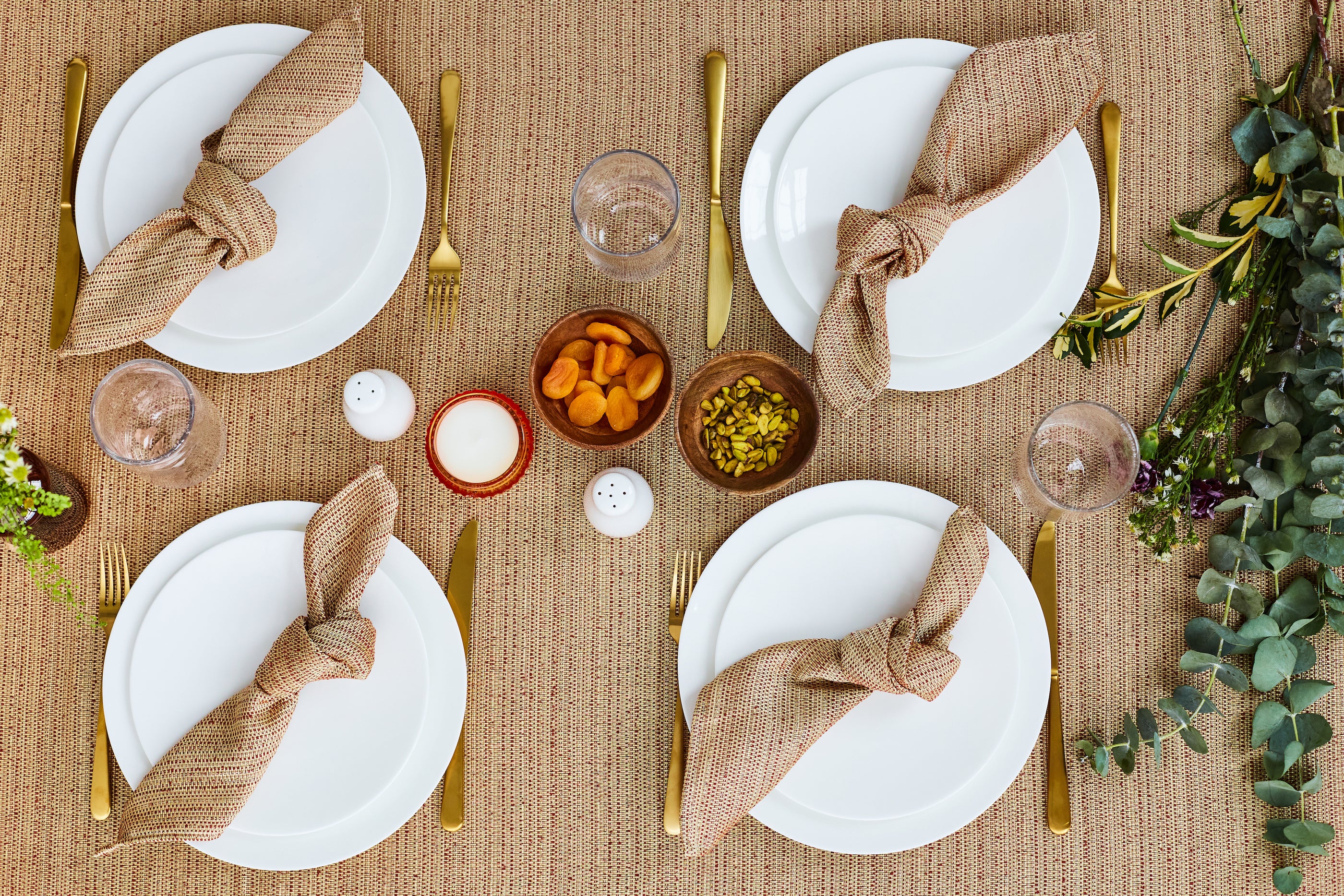 Luxurious Easy-Care Table Linens